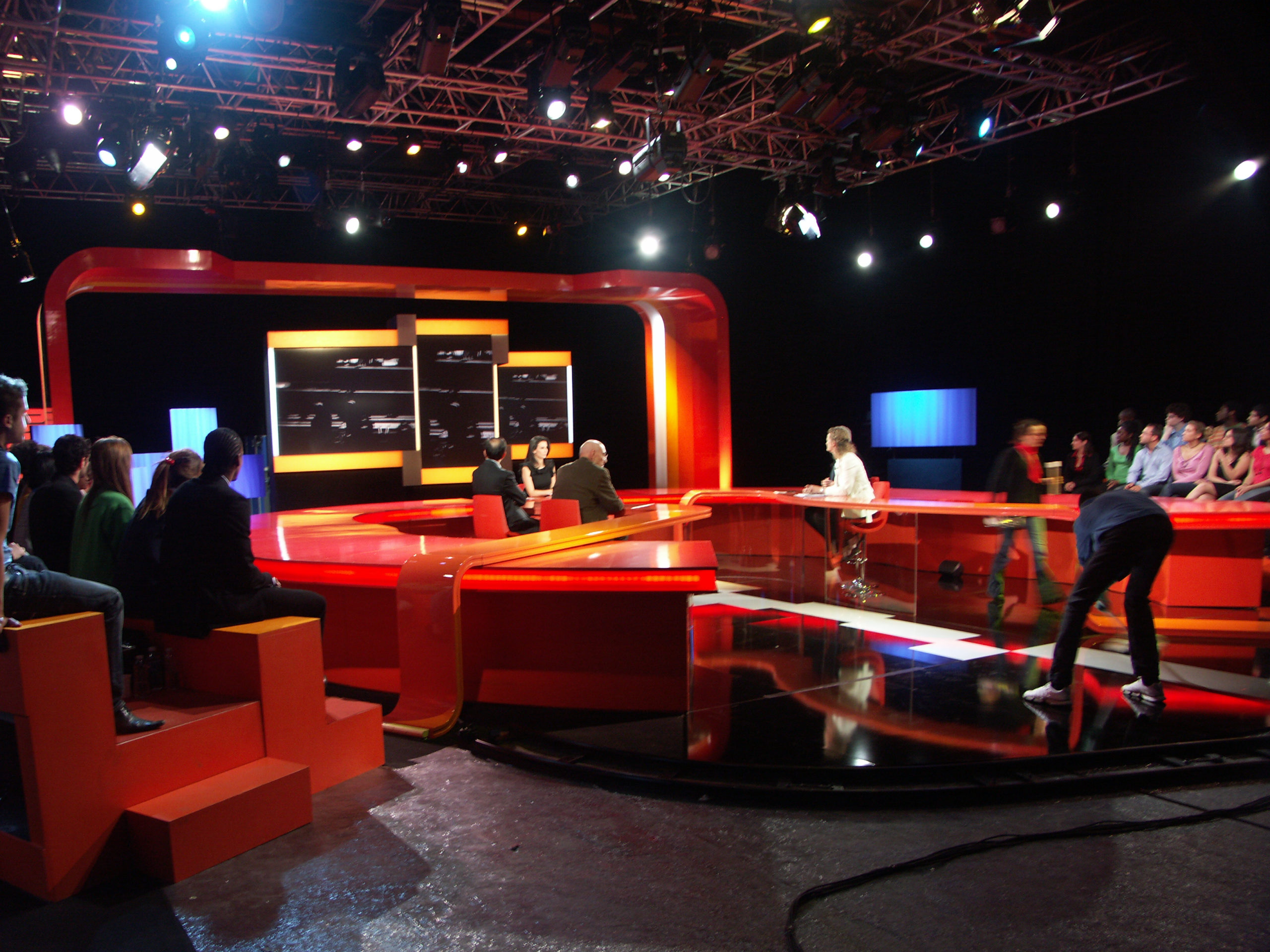 CONSTRUCTION PLATEAU TV